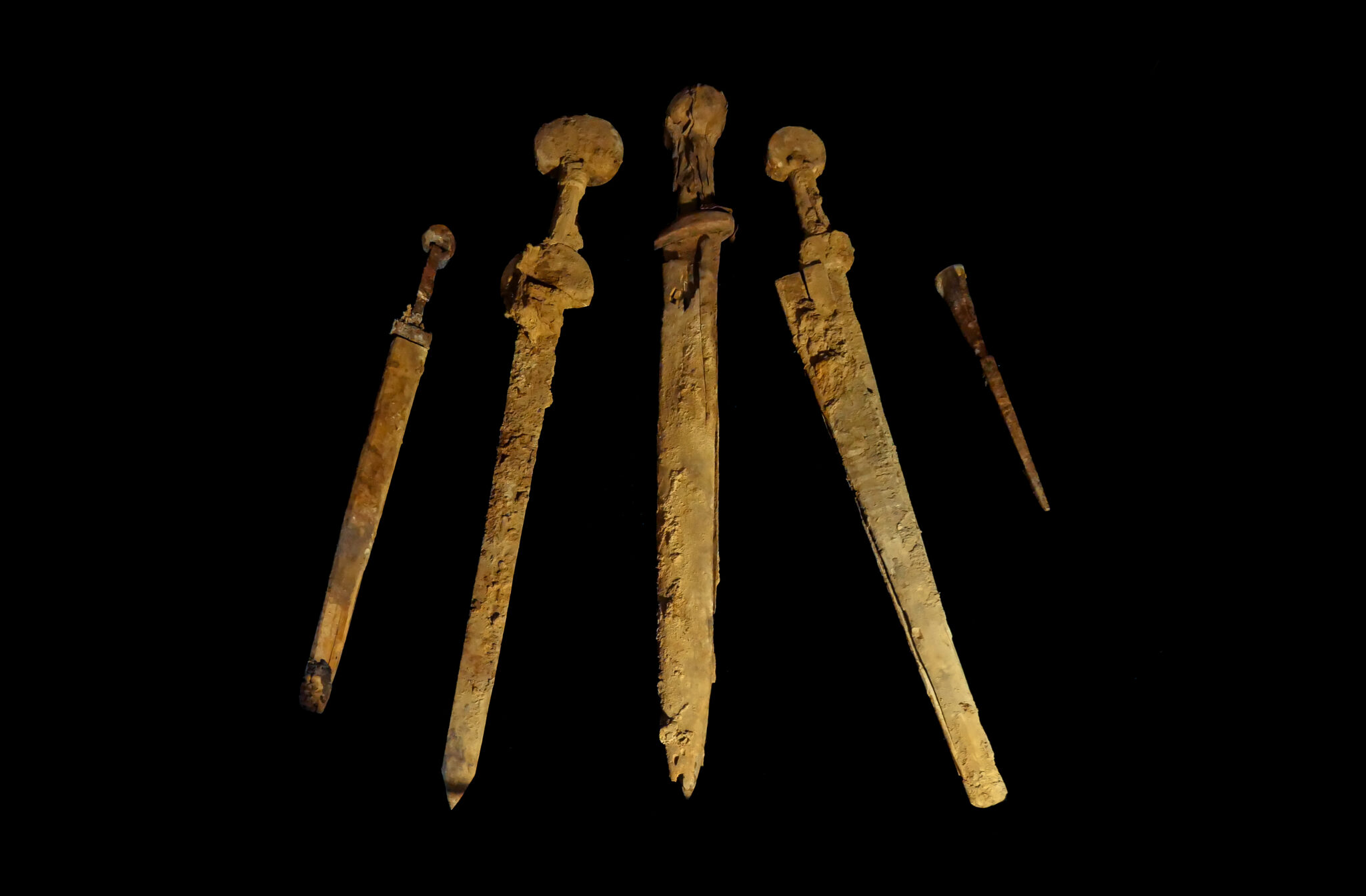 Ancient Roman Swords Discovered Near Ein Gedi - Biblical Archaeology Society